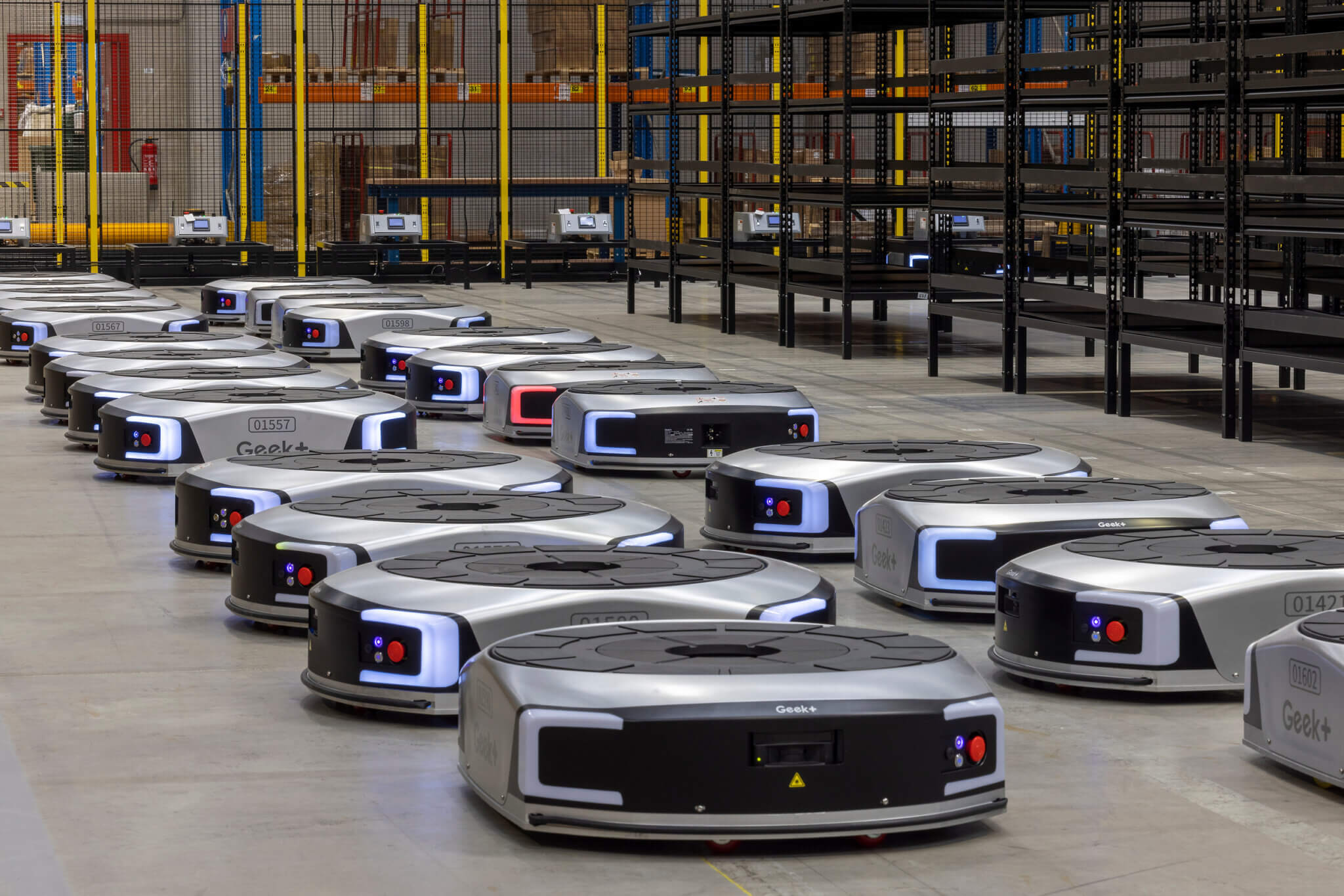 Exploring Automations - Advantages of Autonomous Mobile Robots (AMRs ...